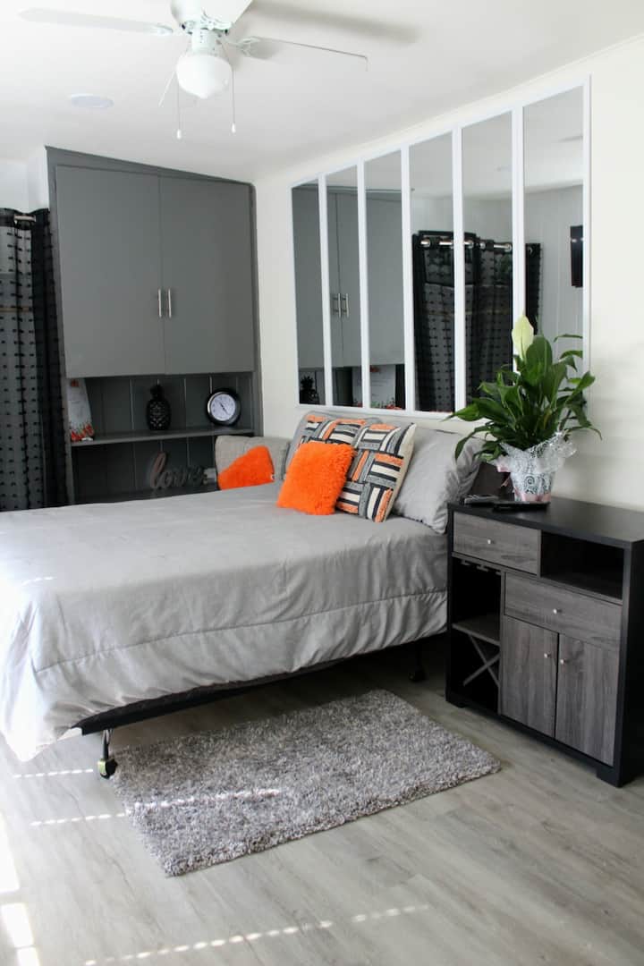 Adorable Guest House - Parking On Premises - Inglewood, CA