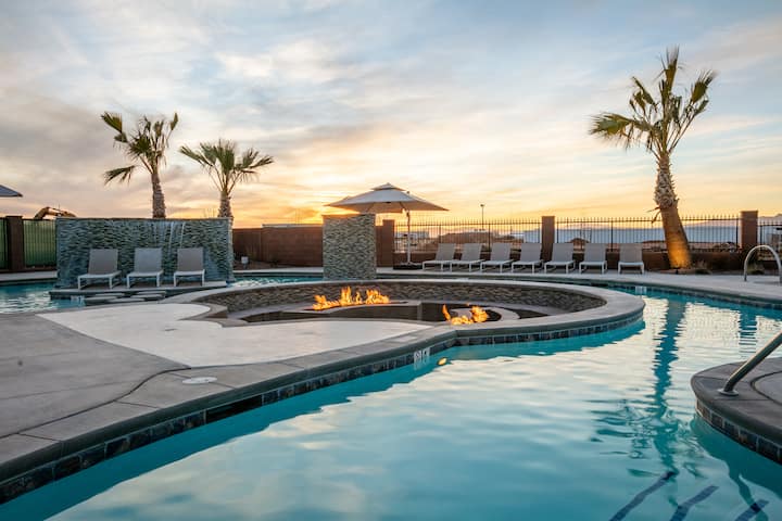 Beautiful Zion Village Townhome Next To Pool - Hurricane, UT