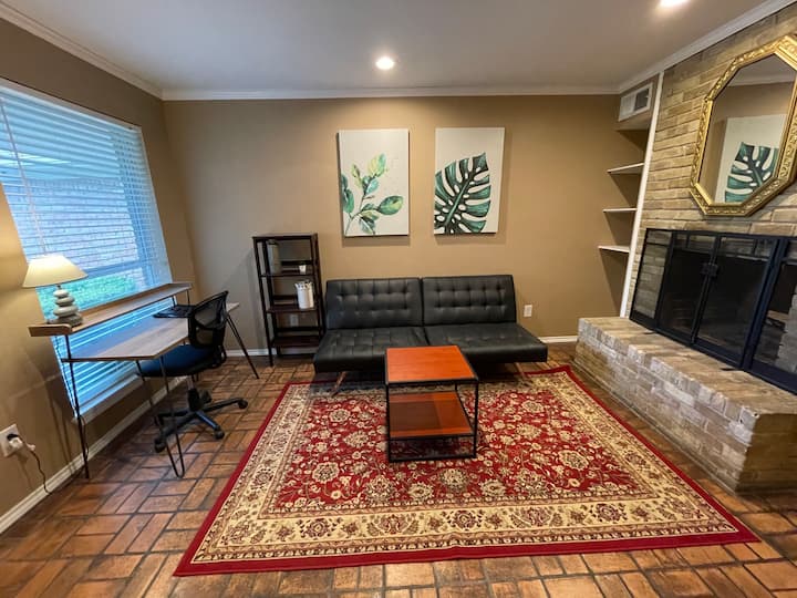 5’ To 75 & 635 Hwy. Free Parking - Dallas, TX