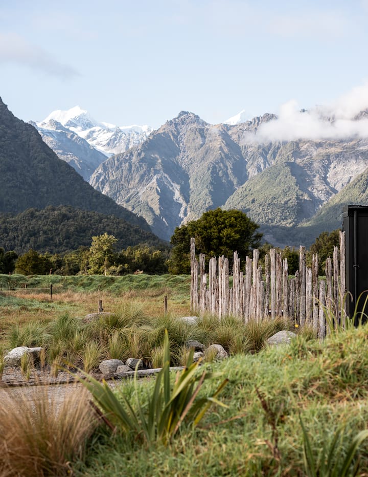 Unique Rural Mountain View Cabin With Outdoor Bath - Fox Glacier