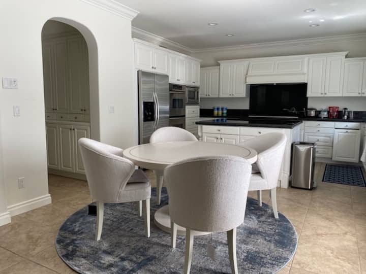 Adorable 1 Bedroom 1 Bath At Irvine Woodbury - Orange County, CA