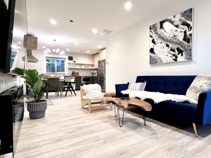 Designer Modern 2b/2b Townhouse W/ Secure Parking - San Pedro Square - San Jose