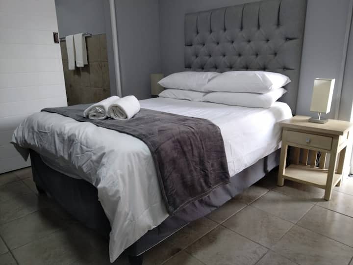 Cosy One Bedroom Apartment - Despatch