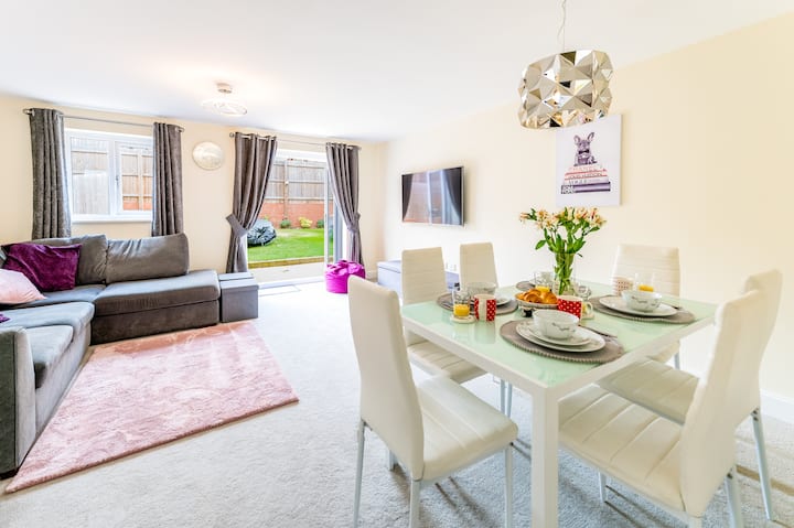 Stylish 2-bedroom Home For 4 – Perfect Location - Shrewsbury