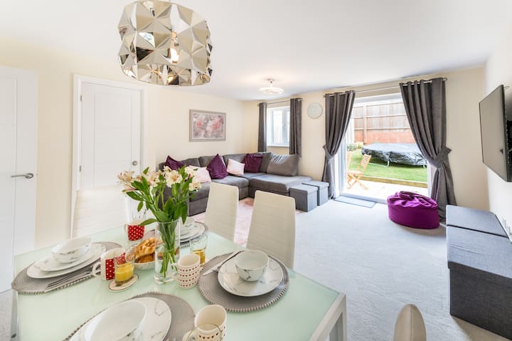 Modern 2-bedroom Home To Sleep 4 – Ideal Location - Shrewsbury