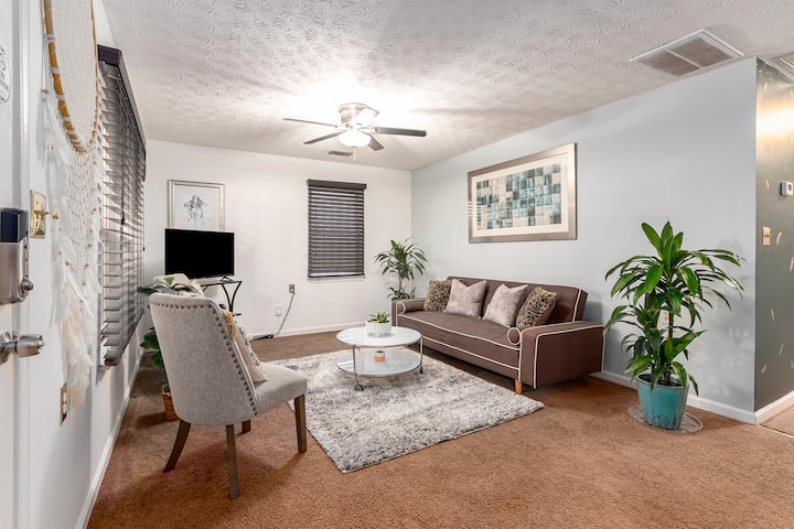 Wow! Experience Bliss At Your Serene Green Villa! - Atlanta