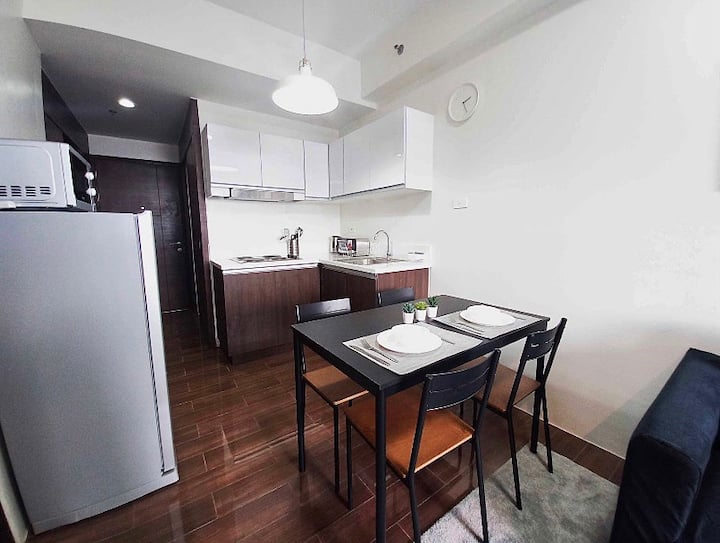 Spacious 2br With Skyline View In Makati City Cbd - Makati