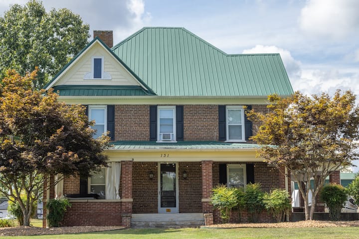 1850s Historic 4- Bedroom Home With Hot Tub - Johnson City