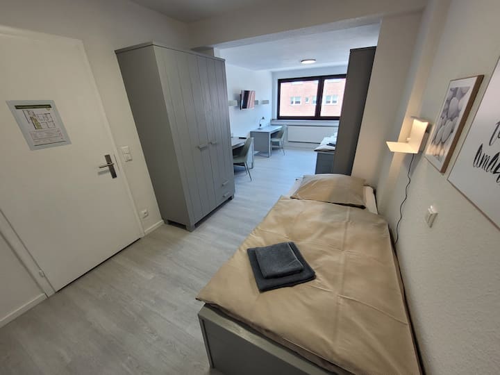 Twin Bedroom Shared Bath And Kitchen 1.og - Jülich