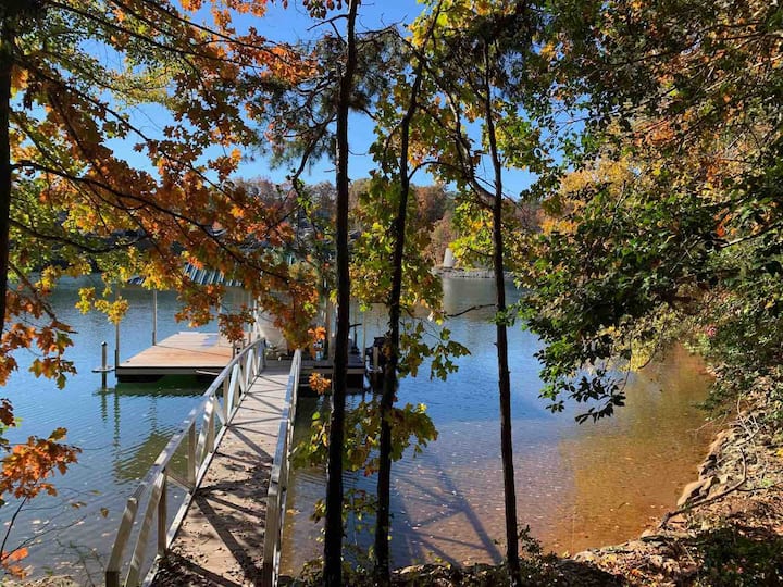 Lake Keowee Hillside Delight - Seneca, SC