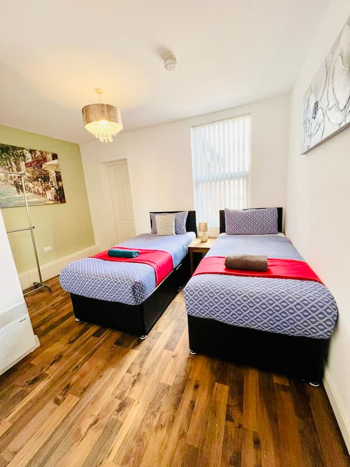 One Bedroom Apartment Close To Leeds City Centre - Leeds
