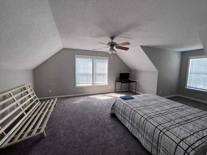 Cheerful Entire 2nd Floor With Two Bedrooms - Raleigh, NC