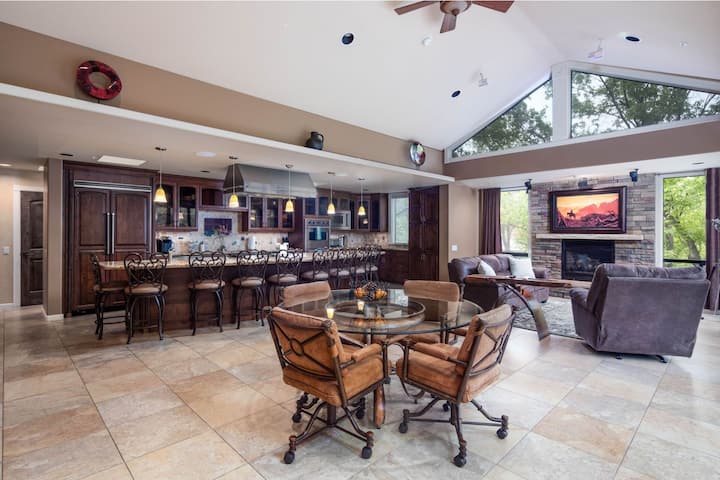 Two Story Premium Giant Suite By The Creek-sedona - Sedona, AZ