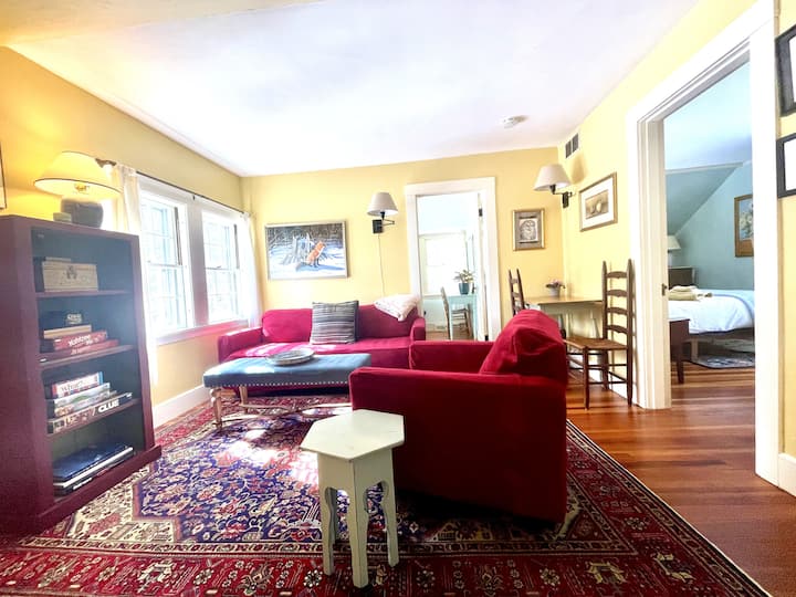 Barred Owl Retreat: Sunny 4 Bdr Apartment - Brooks Pond, MA