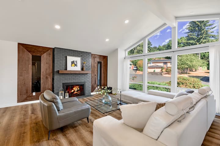 Tastefully Remodeled 4 Bedroom Home / Rainier View - 우딘빌