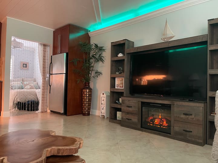 Island Bliss !Beach Bungalow Retreat For Two - Marco Island, FL