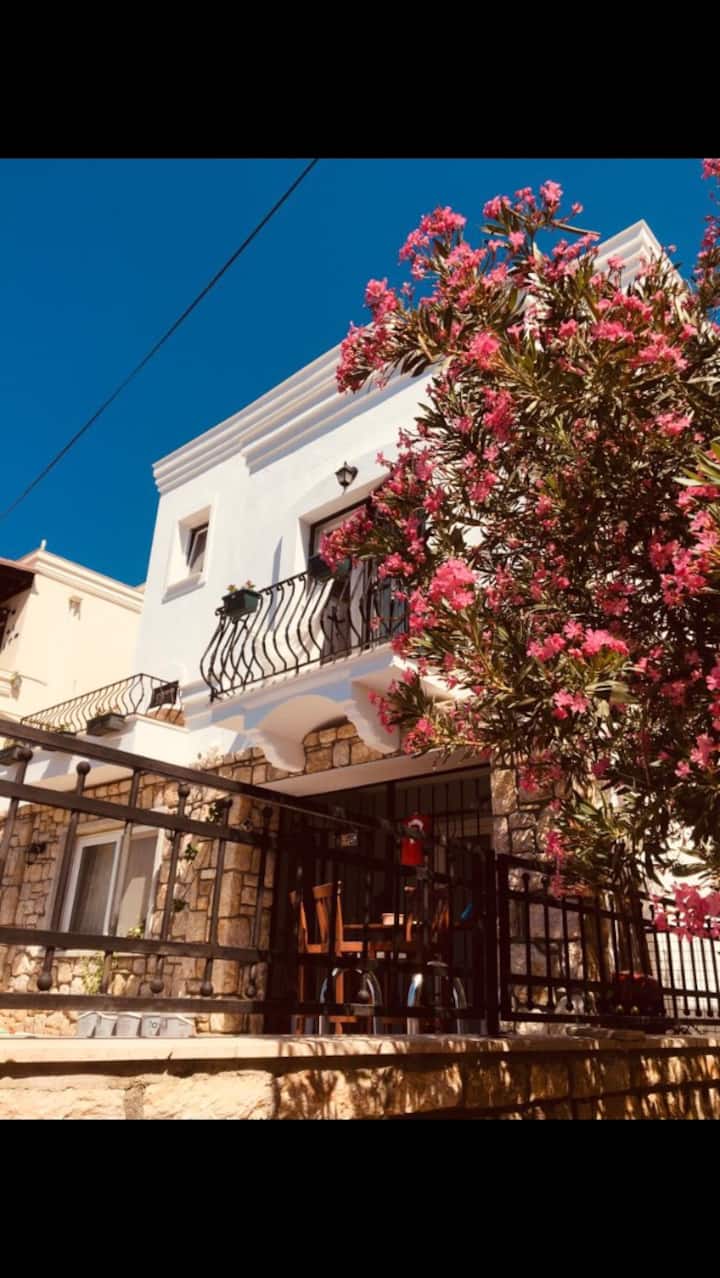 Bodrum Merkezde Havuz Olanağı Sunan Daire - Bodrum