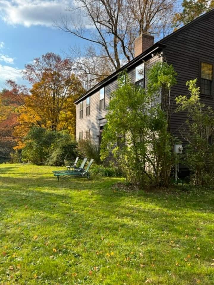 Cheerful 6-bedroom Farmhouse In Private Valley - Fort Dummer State Park, Guilford