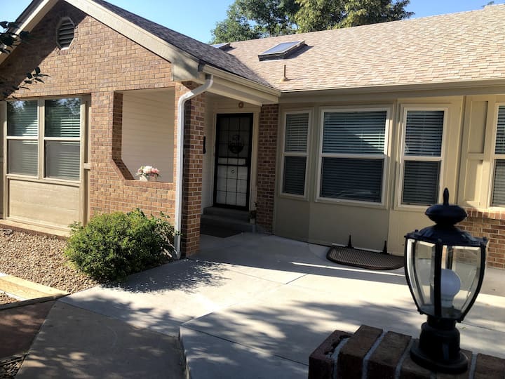Cheerful Private Rooms In Aurora - Aurora, CO