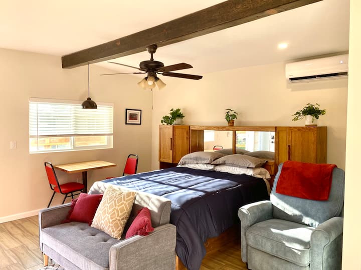 Newly Built Rustic Style Studio W/pool/hot Tub - Fresno, CA