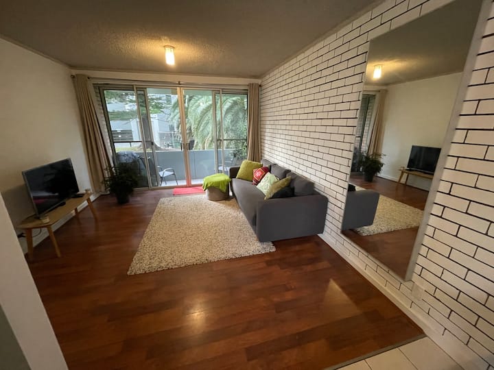 Quiet Two-bedroom Unit Close To The Beach - Wollongong
