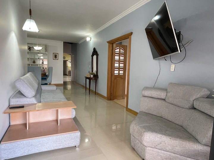 Tu Casa En Medellin, Comoda Y Familiar - Medellín, Colombia