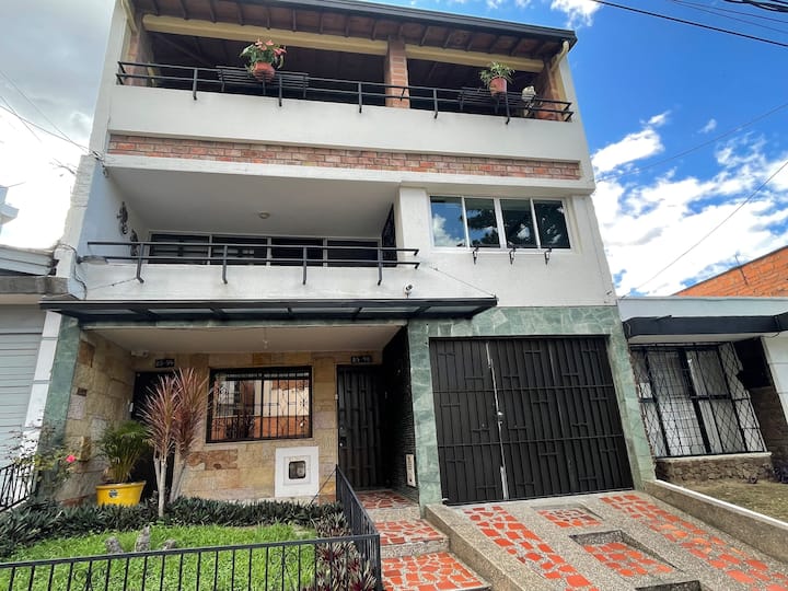 Casa Entera En Medellin - Medellín