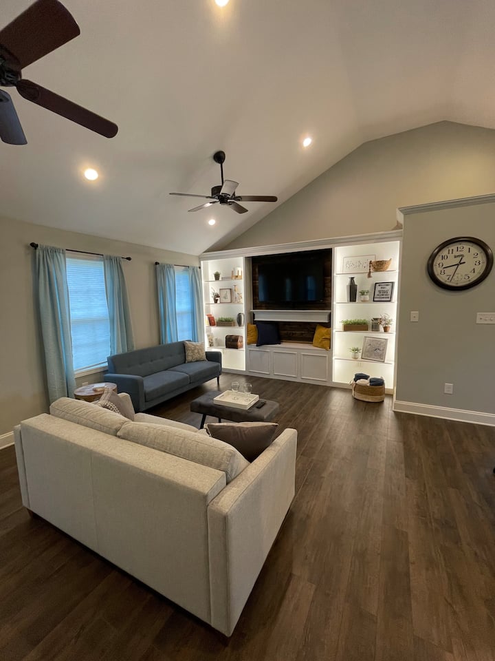 Modern Guest Cottage W/ King Bed - Knoxville, TN