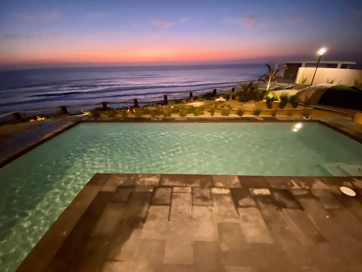 Beachfront Condo W/balcony, Amazing View - Playas de Tijuana