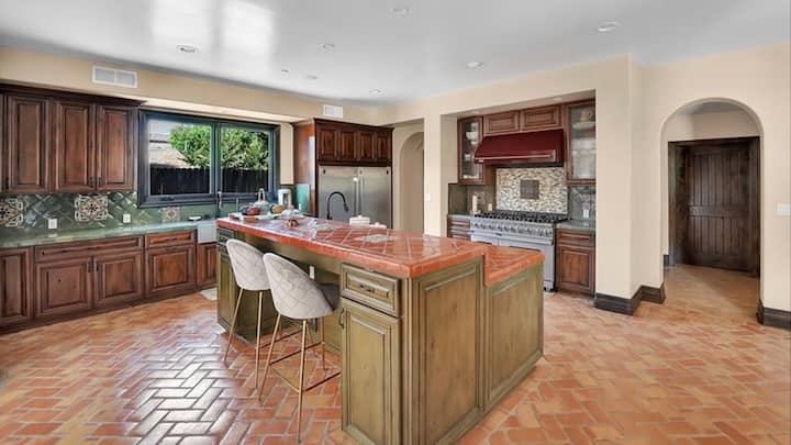 A Premier Homes In Yorba Linda. - Yorba Linda, CA