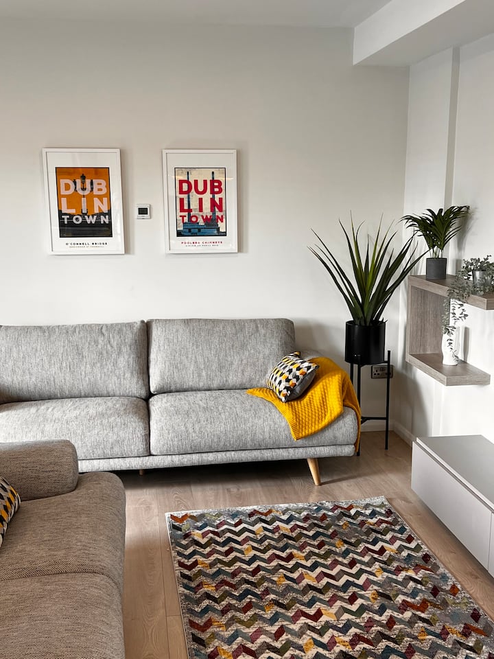 Modern Gated 5 Bed Apartment Close To Luas Line - Dublin