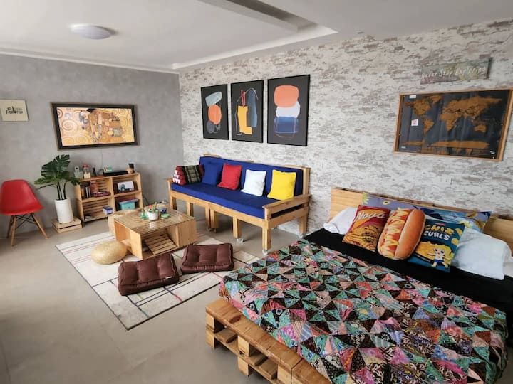 Staycation With Rooftop Views & Massage Chair - Antipolo