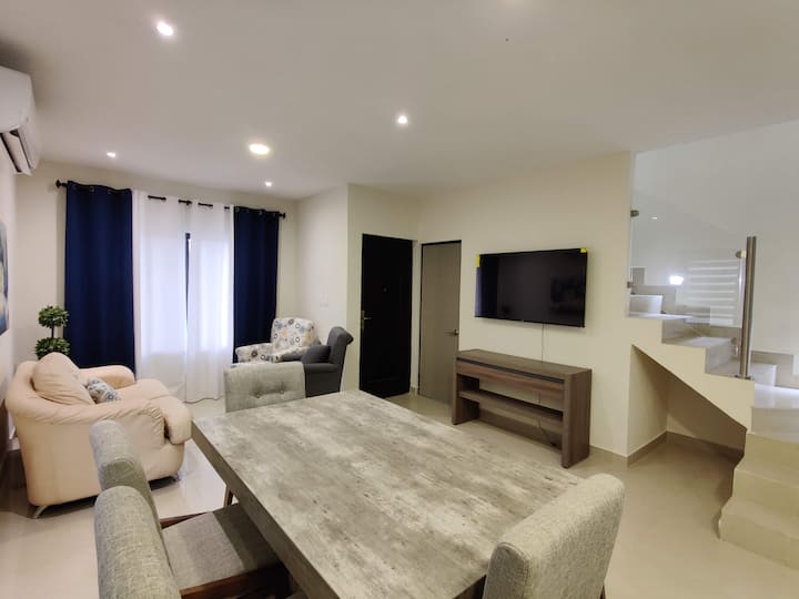 Comfy & Modern Home In Gated Community - Ciudad Juárez