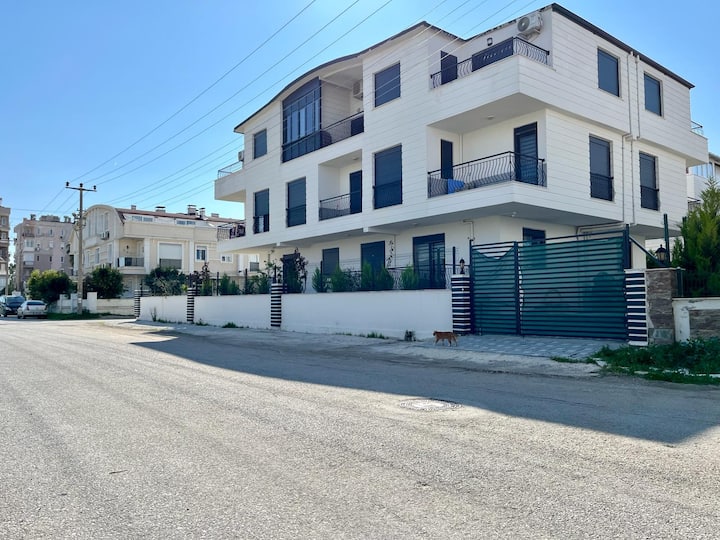Flat Three Rooms Reverse Duplex Close Lara Beach - Lara Beach