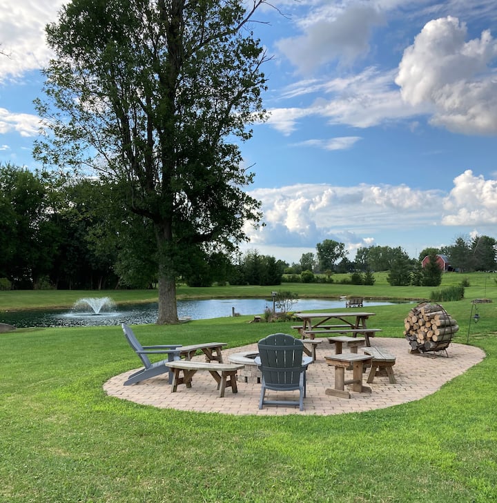 Spacious Countryside Retreat - Candlewood Lake, OH
