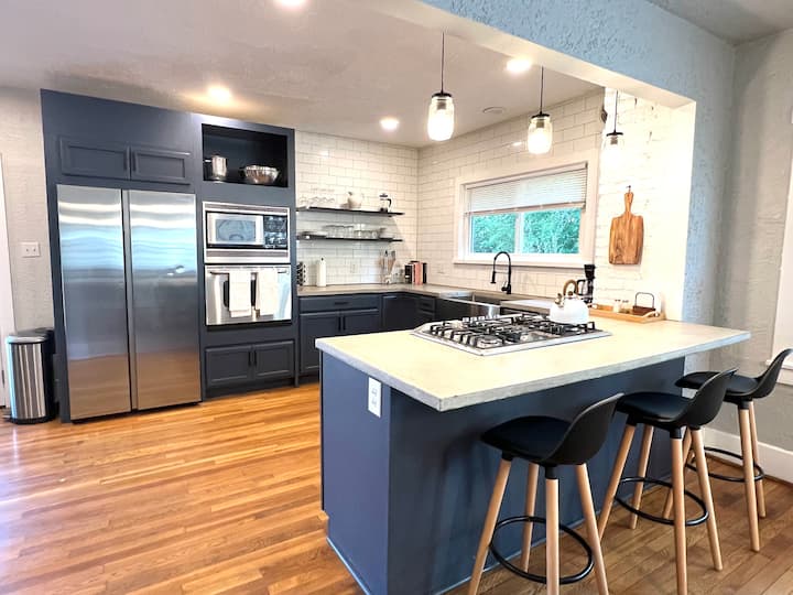 Huge Private Lot*5 Mins To Stadiums*3 King Beds - Pittsburgh, PA