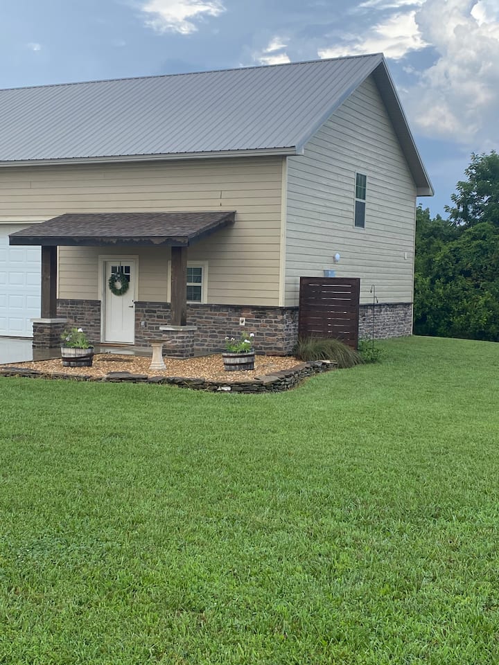 Cozy Loft Retreat With Yard - Marshfield, MO