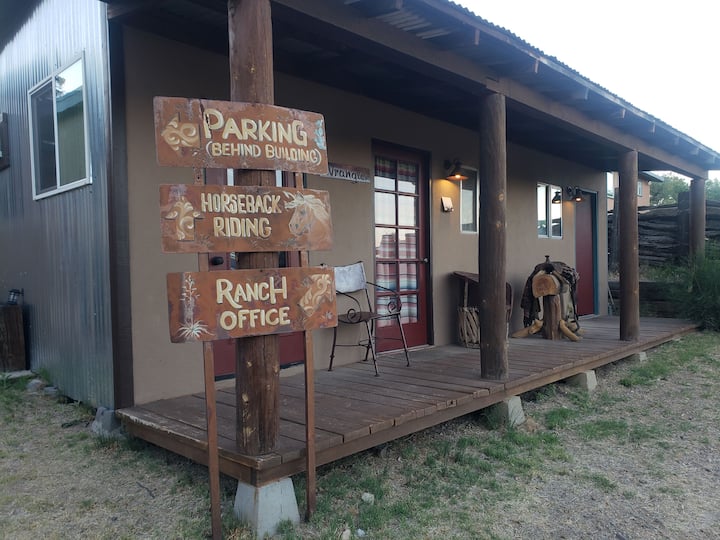 C.o.d. Ranch Wrangler Casita: Views, Hiking, Porch - Mammoth, AZ