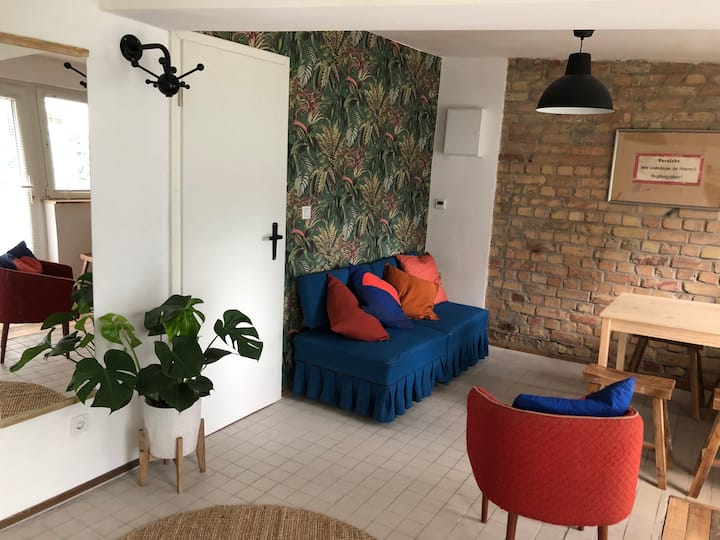 Family Studio In A Formal East German Car Garage. - Berlin