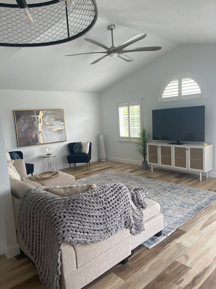 Waterfront 3-bedroom With Pool And Boat Lift - Punta Gorda, FL