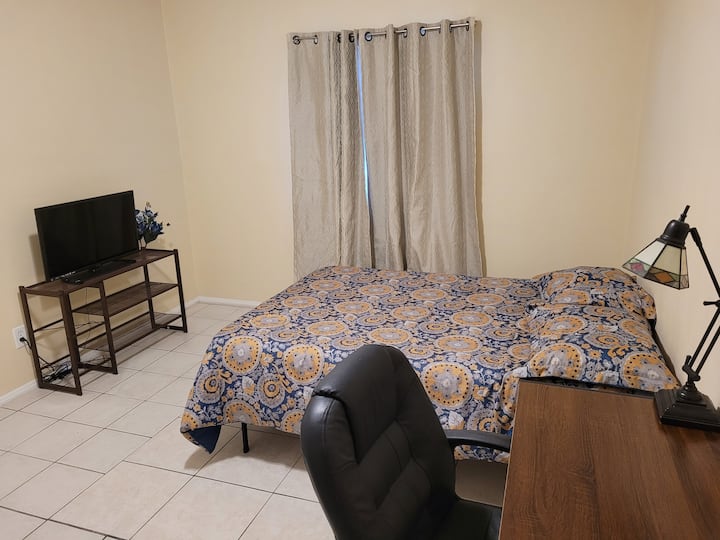 Clean, Safe, Best Value Rm In Sm - Santa Maria, CA