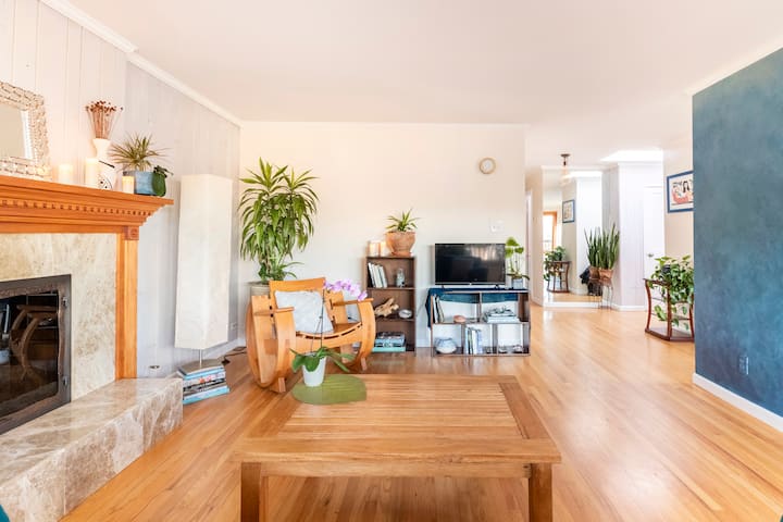 Beautiful Montara Beach Home - Half Moon Bay, CA