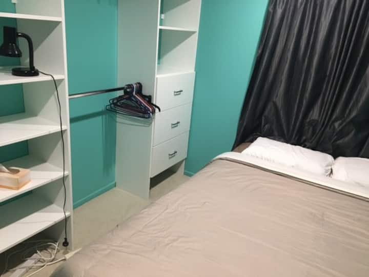 Sleepout With It's Own Attached Bathroom & Pantry - Auckland