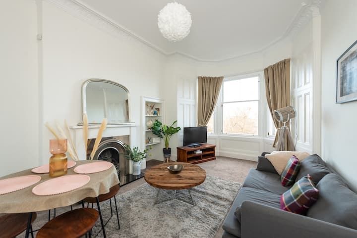 Cosy 2 Bedroom Edinburgh Flat Close To City Centre - Craigmillar Castle