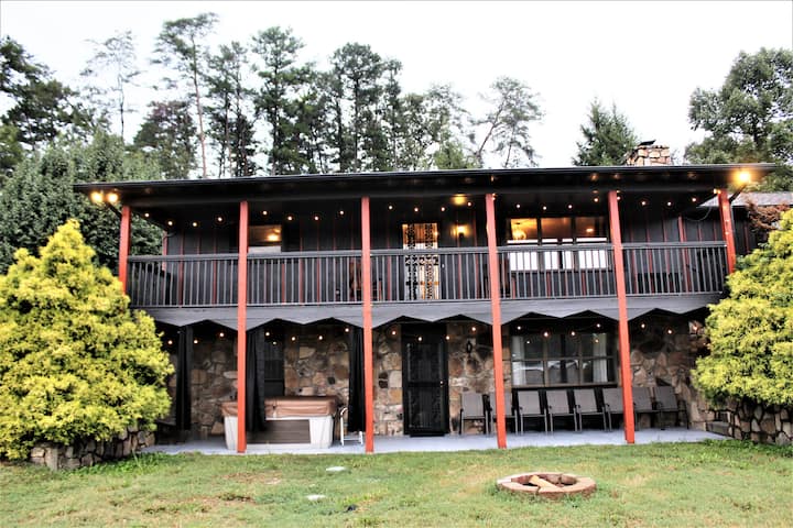 Mntn_cabin_hottub_theatre_gameroom_firepit_bigyard - Sevierville, TN