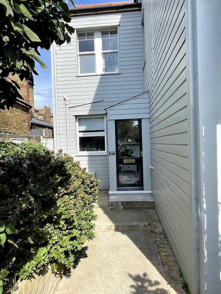 Private Garden Flat, Curlew House By The Sea - Broadstairs