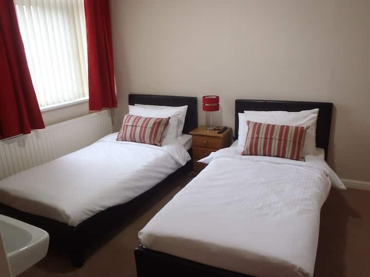 Clinmore House Has 4 Ensuite Guest Rooms (Groups). - Totnes