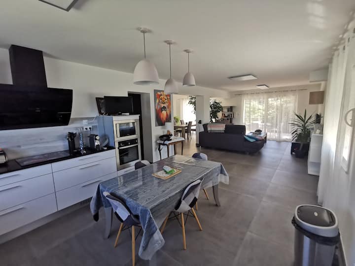 Agréable Chambre D'hôte Avec Piscine - Oraison