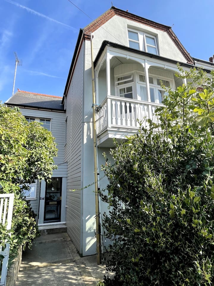 Top Floor Private Flat, Curlew House By The Sea - Broadstairs