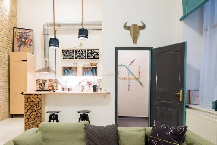 Industrial Style Apartment In Downtown Budapest - Hungary